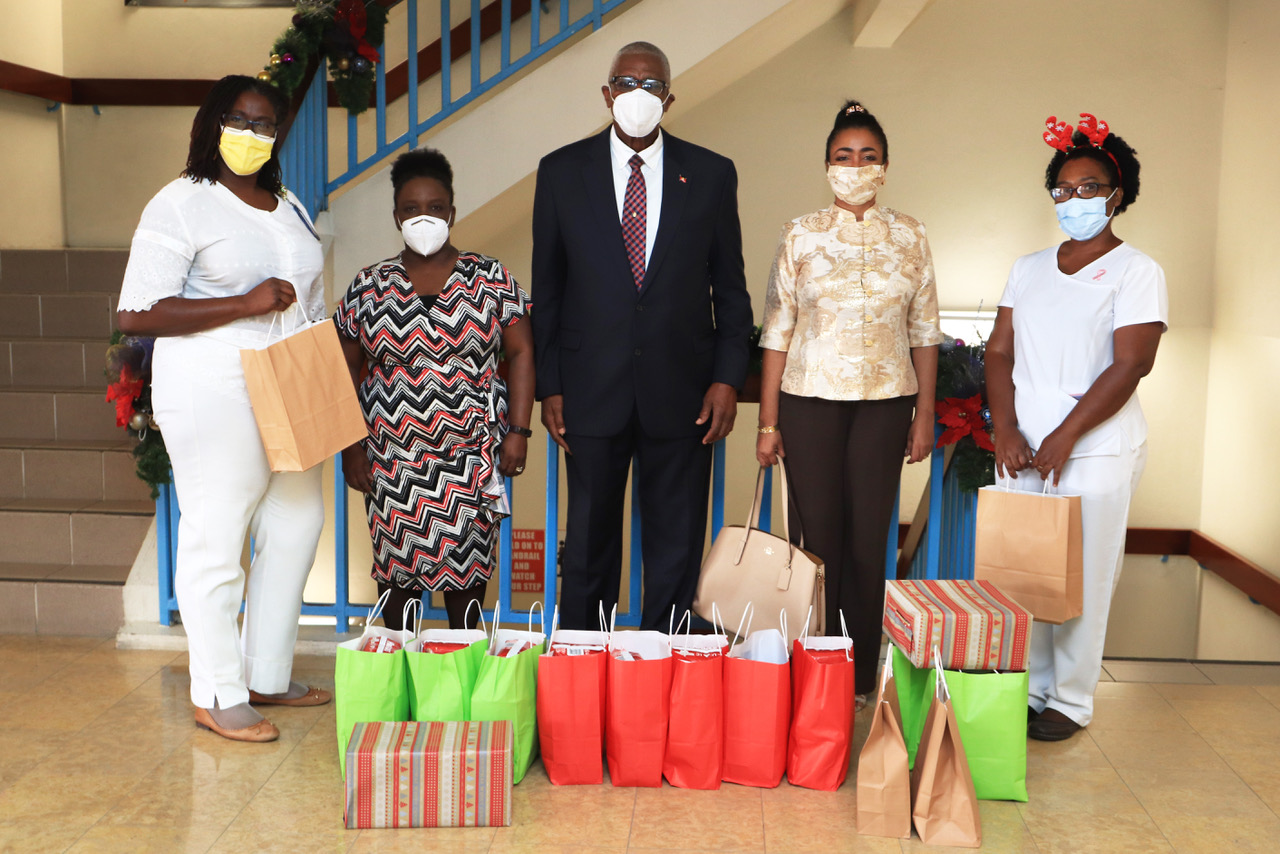GG's Annual Christmas visit to MSJMC and Sunshine Home - Antigua News Room