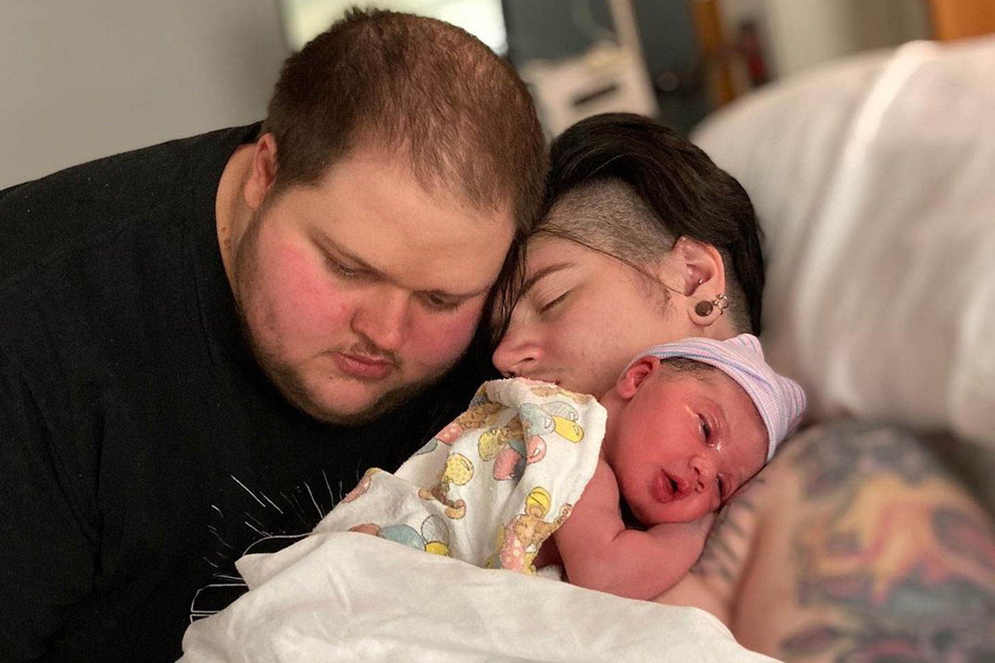 Transgender man gives birth after ‘Grindr one-night stand’ while ...