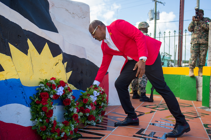 Government officials and members of the business community honour Sir ...